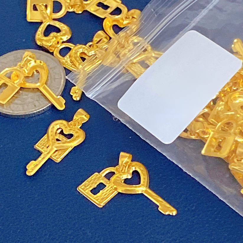 Key & Padlock Pendant Solid 18k Saudi Gold – Sparkles PH